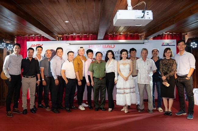 "Ruby máu" - Một cuộc chiến, hai mặt trận